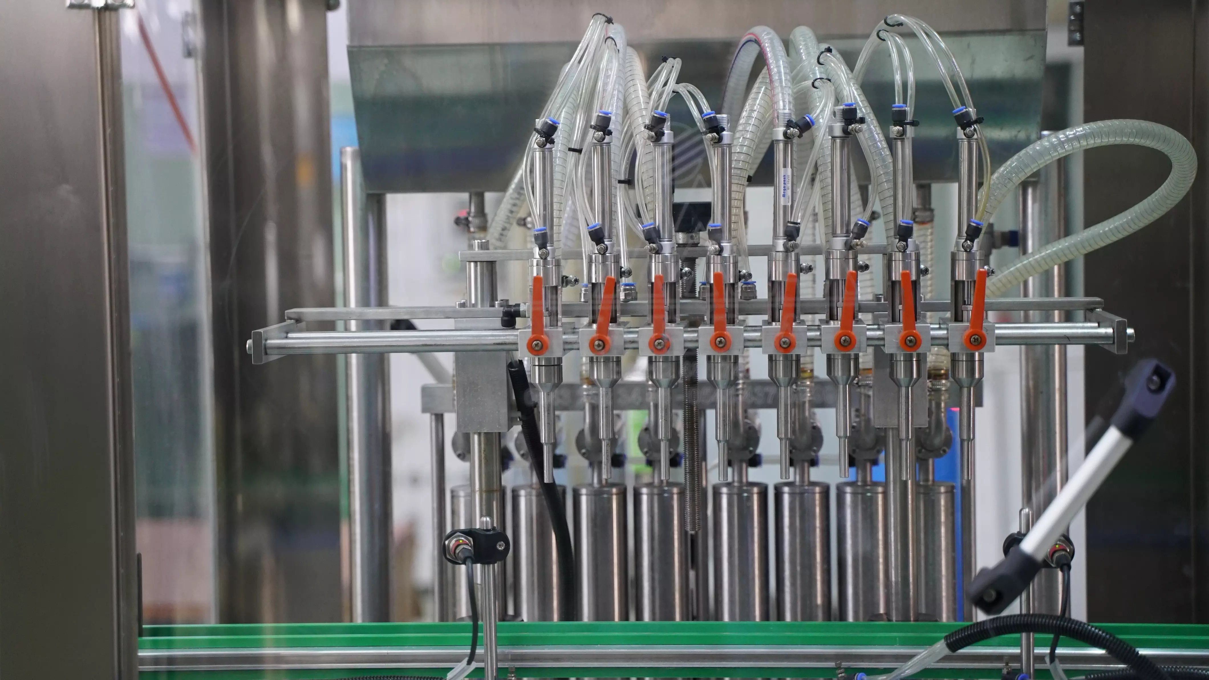 Dolum maki̇nasi 8 nozullu volumetri̇k